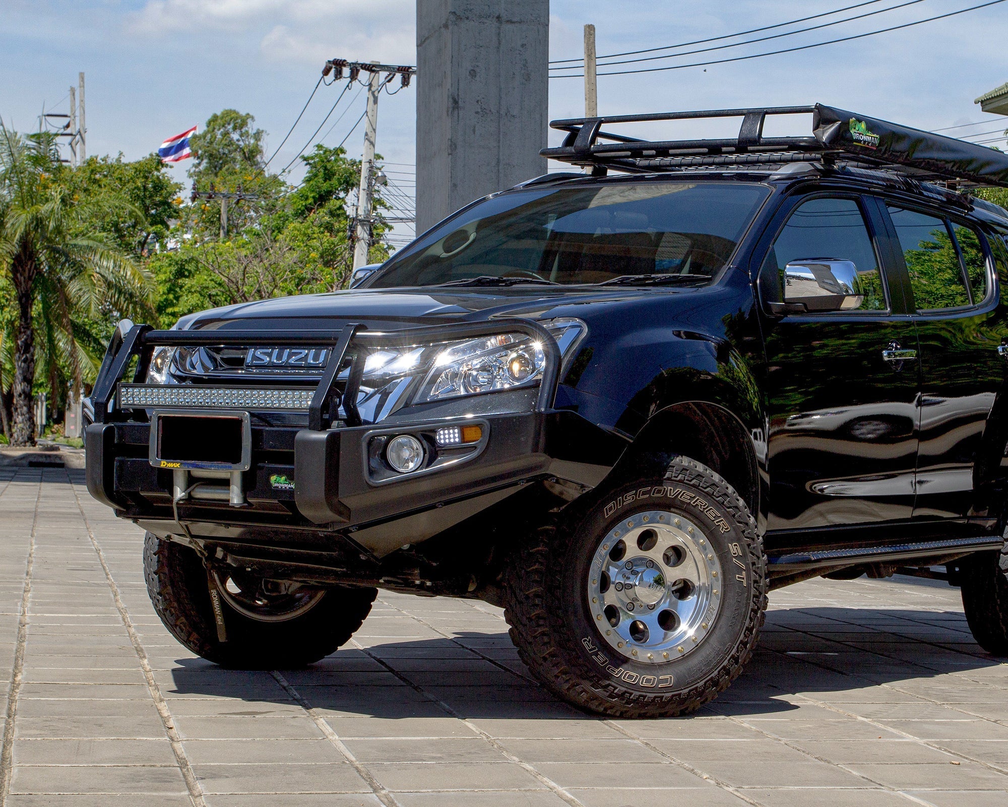 (BBCD061) DELUXE BULL BAR – Bars N Racks